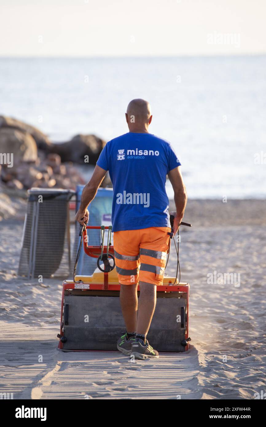 Drowning machine hi-res stock photography and images - Alamy