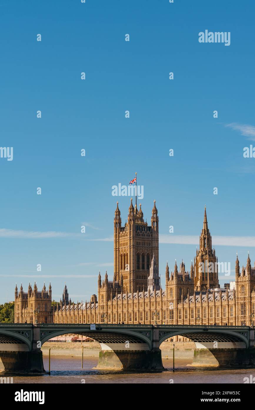 House of lords victoria tower hi-res stock photography and images - Alamy