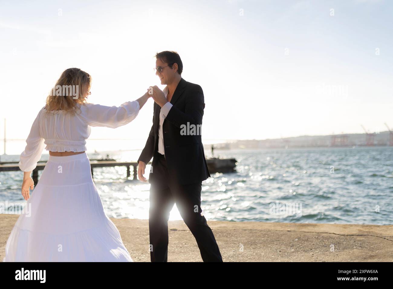 Silhouette couple dancing ocean sunset hi-res stock photography and ...