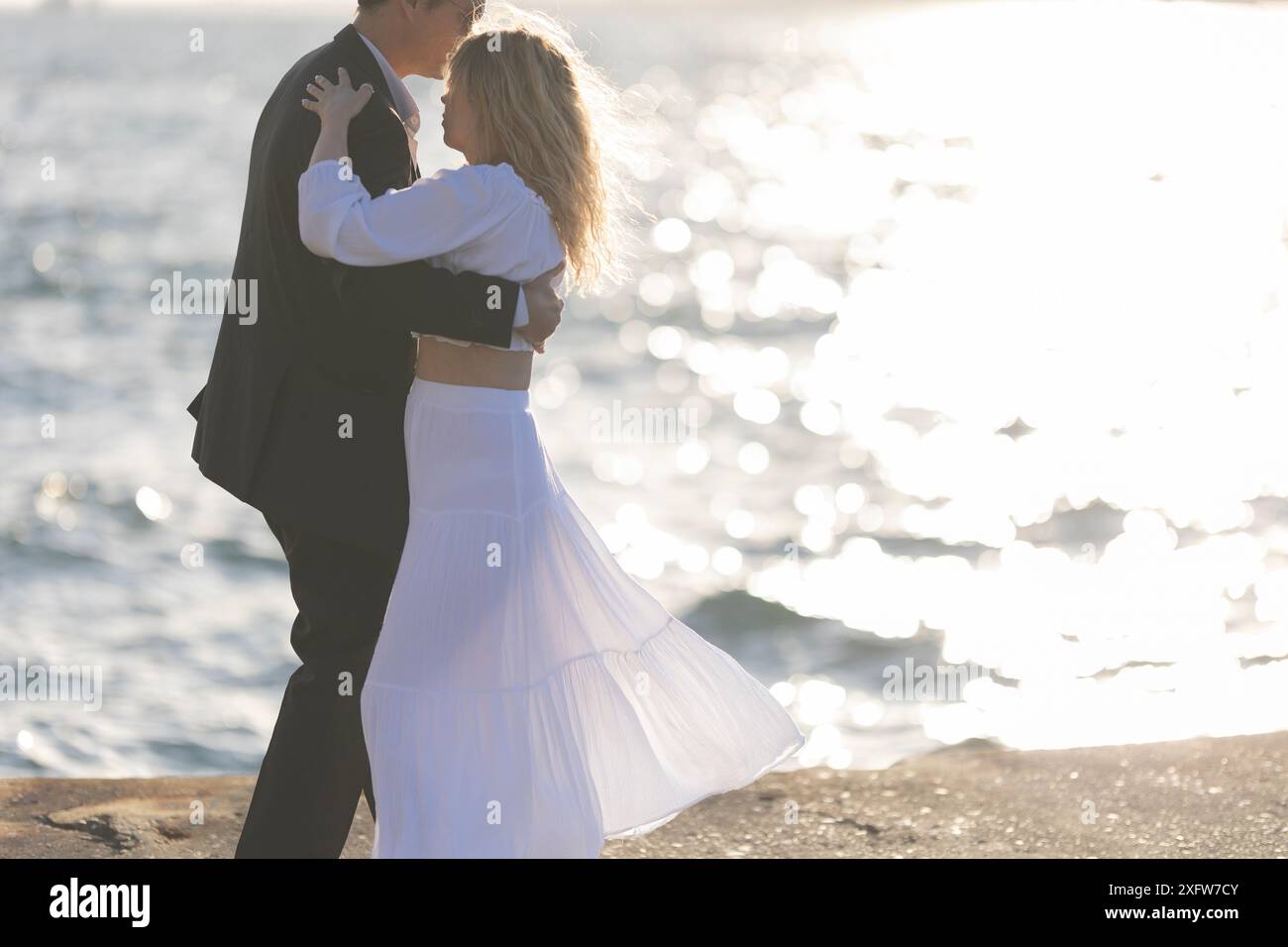 Silhouette couple dancing ocean sunset hi-res stock photography and ...