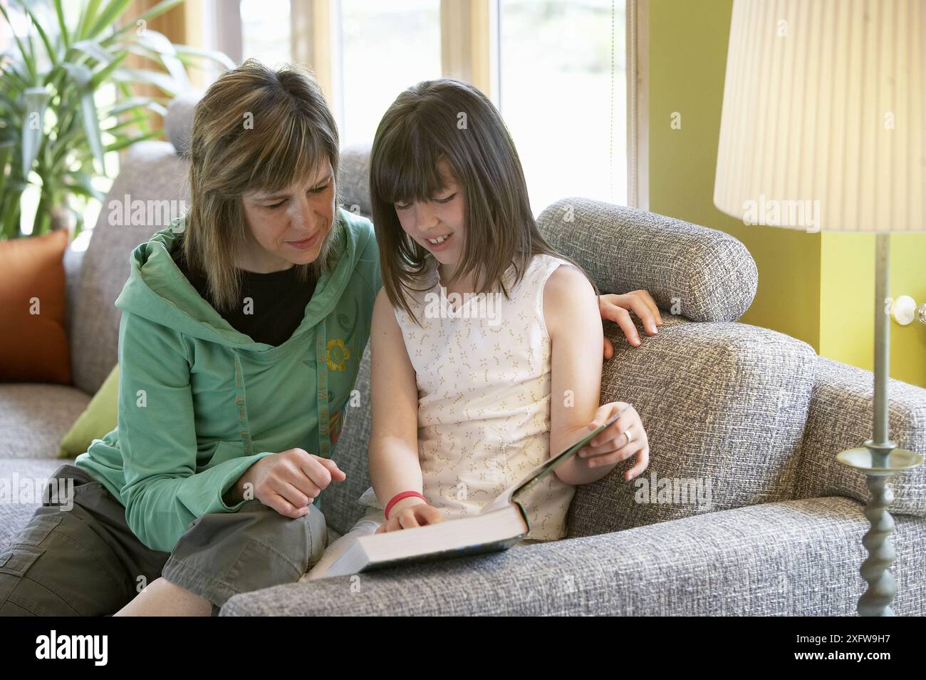 35 40 years old parents hi-res stock photography and images - Alamy