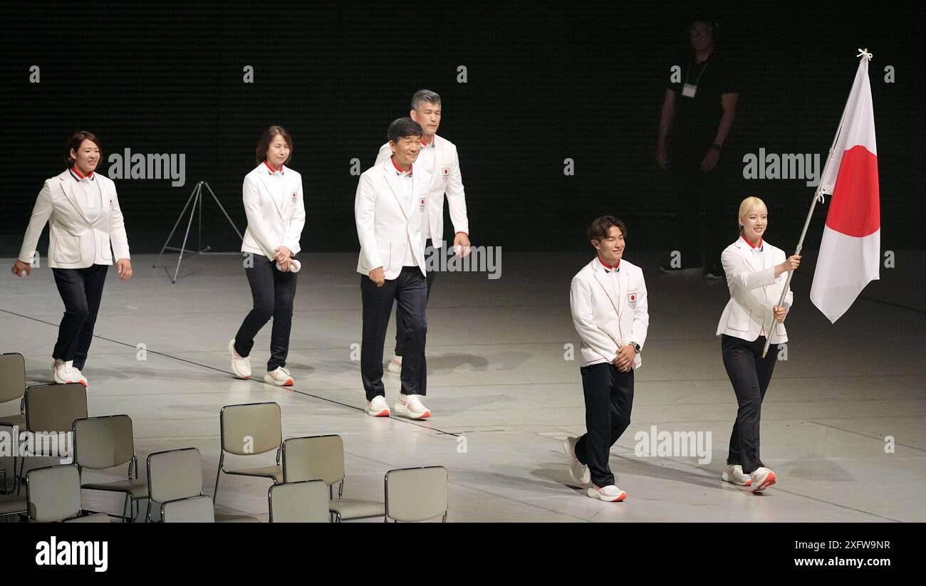 Japanese breakdancer Shigeyuki Nakarai (2nd from R) and fencer Misaki ...
