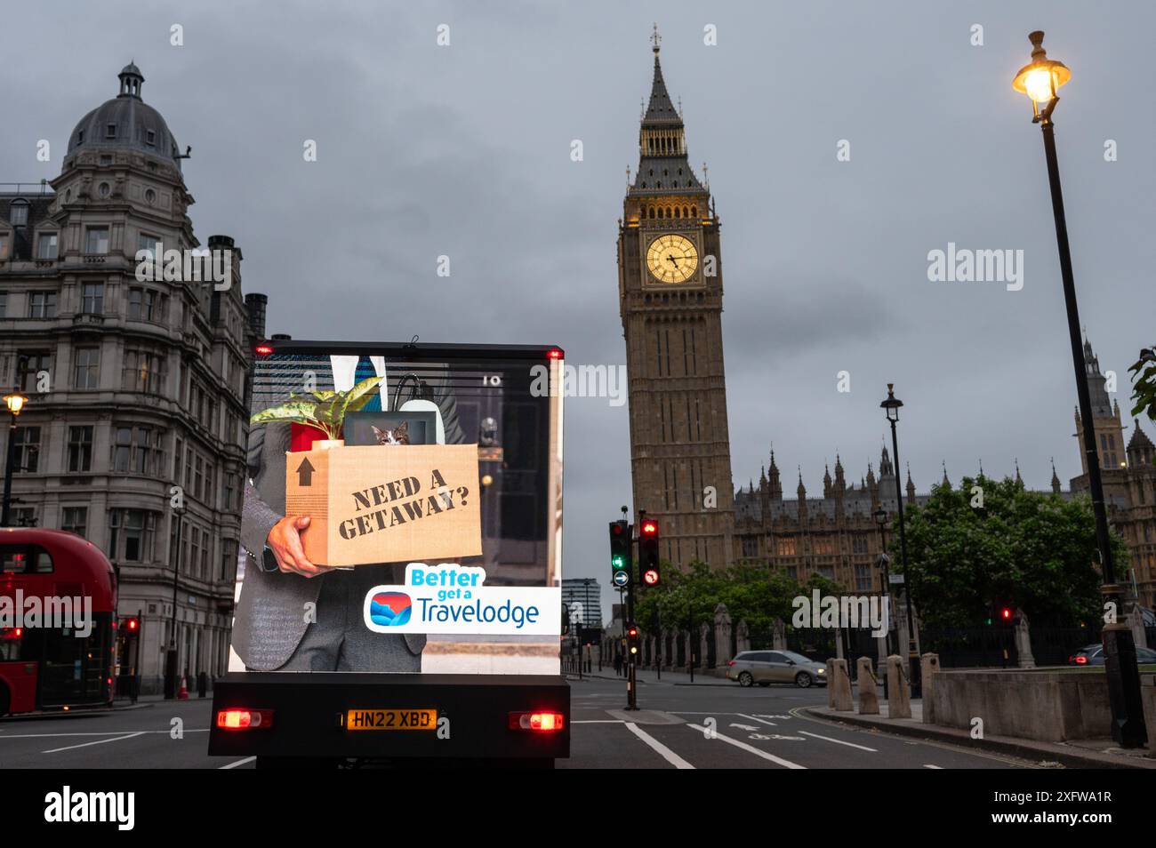 London, UK. 05th July, 2024. A moving van with a picture of a box that ...