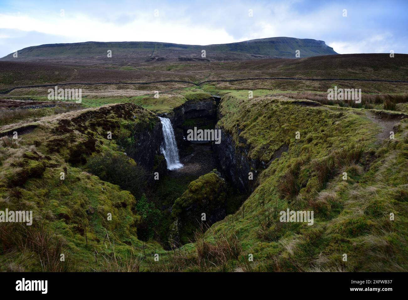 Hull Pot, Horton in Ribblesdale, Yorkshire, England, UK, January. Hull ...