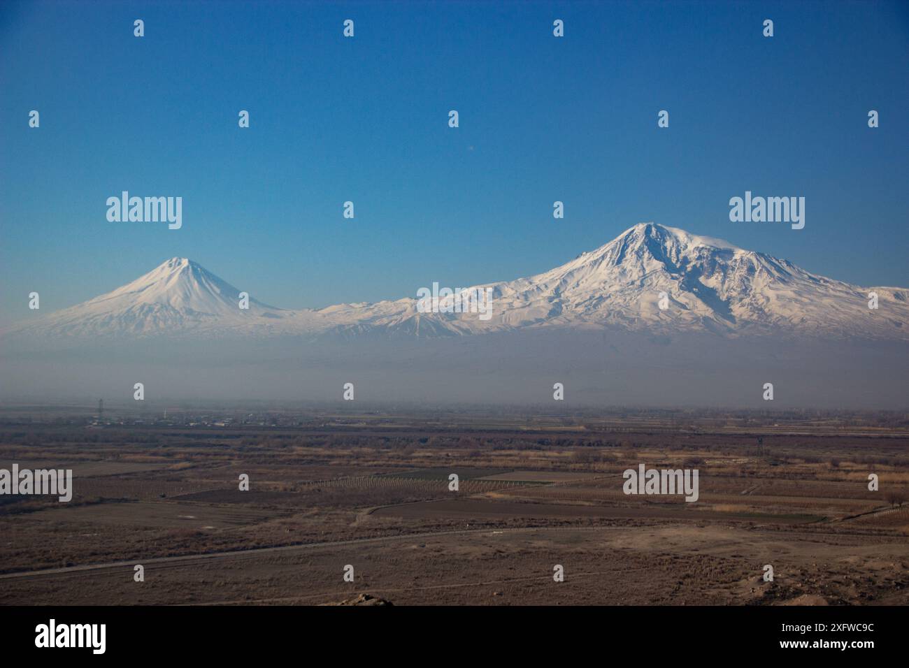 Mountains of ararat hi-res stock photography and images - Alamy