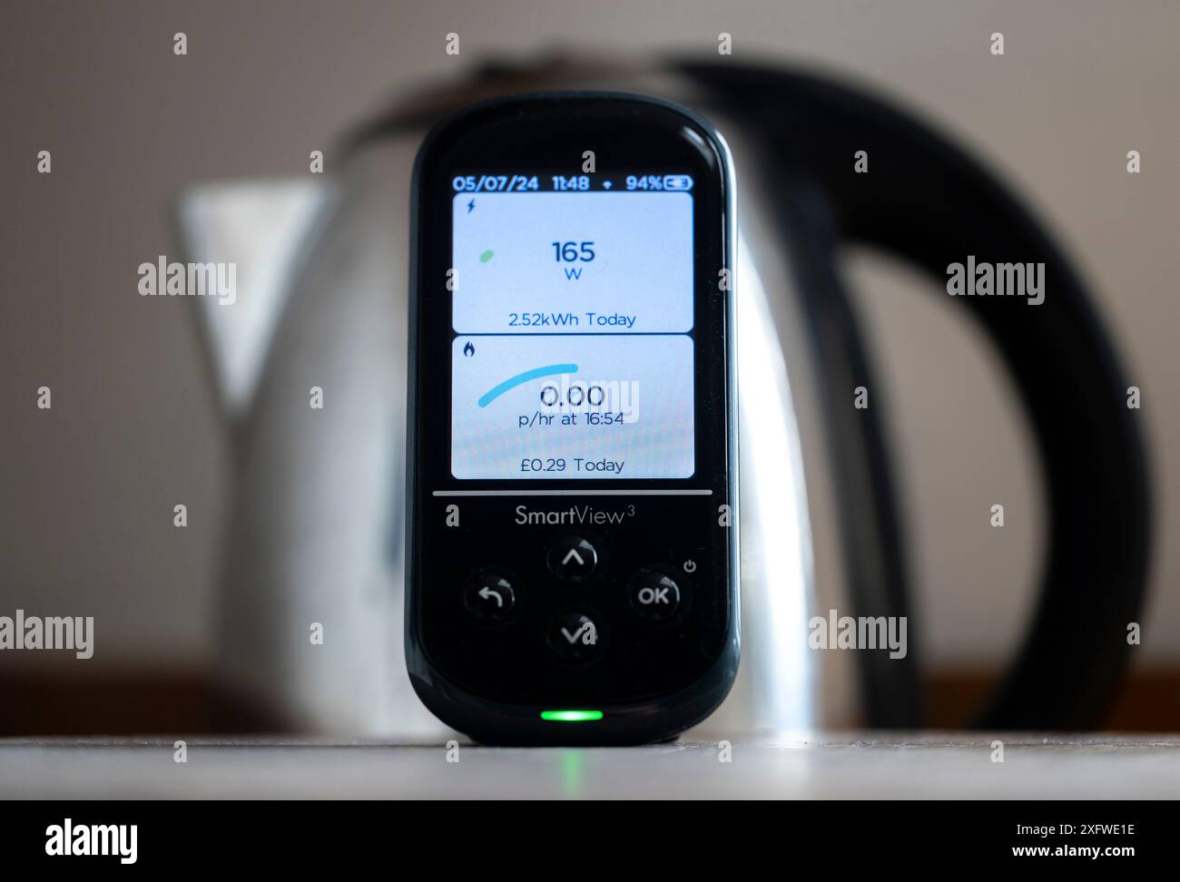 UK Dual fuel home smart meter in-home display viewer showing low usage ...