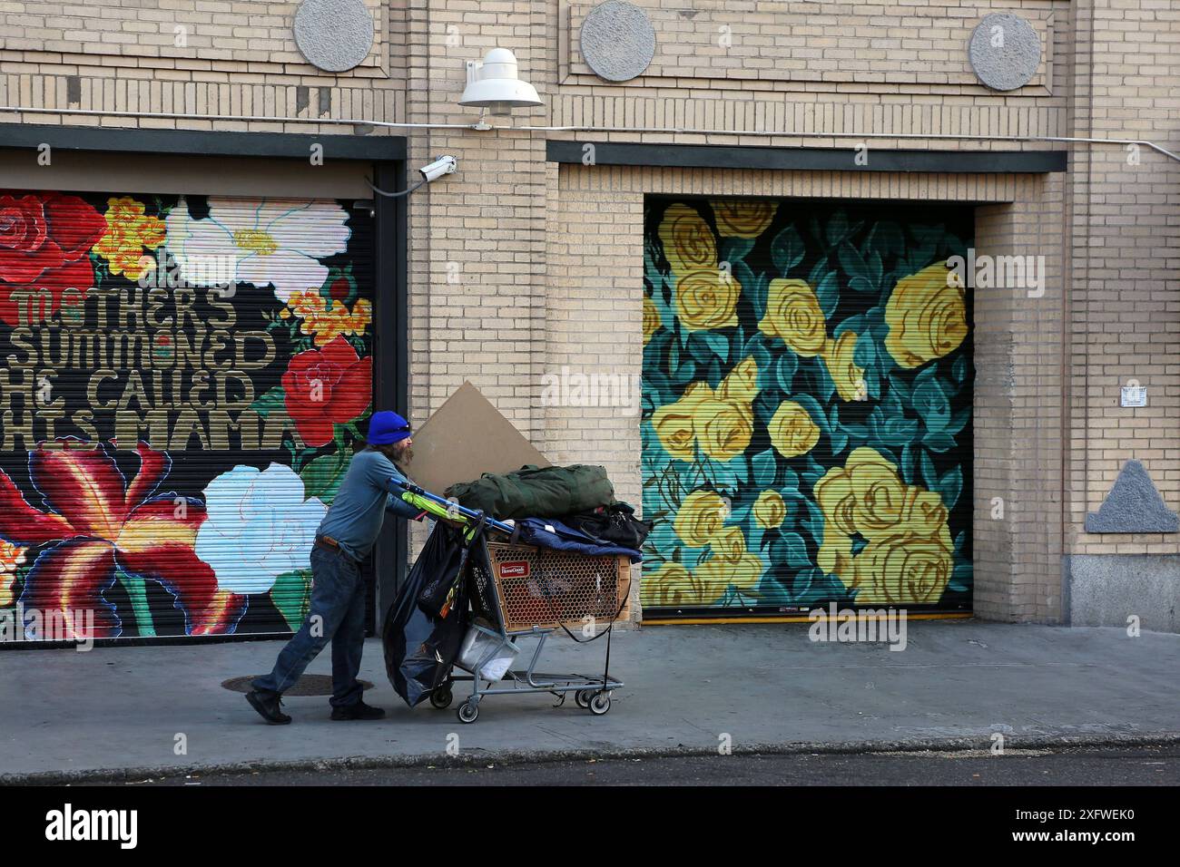 Homeless man with his belongings hi-res stock photography and images ...