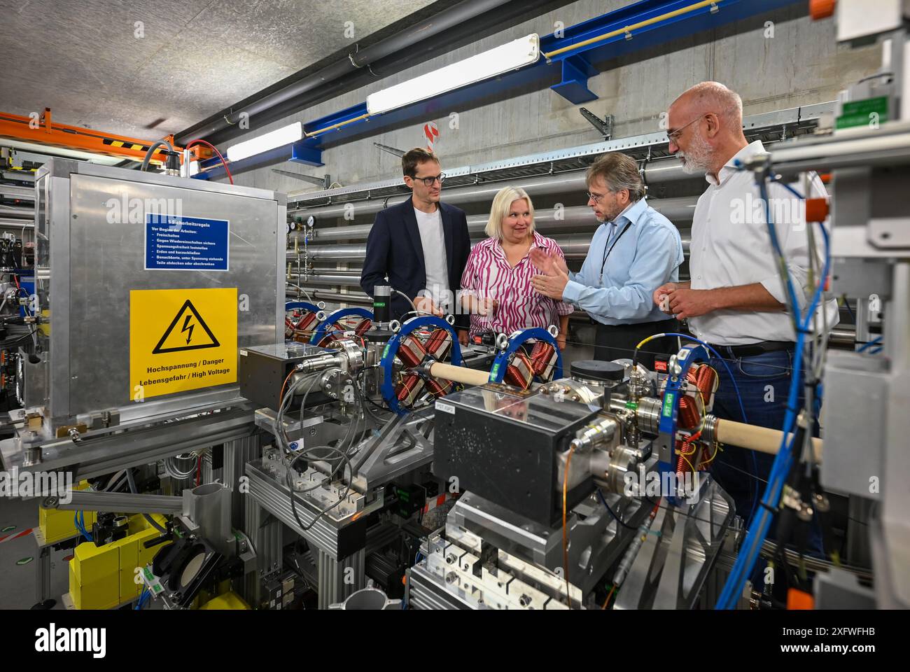 Deutsches elektronen hi-res stock photography and images - Alamy