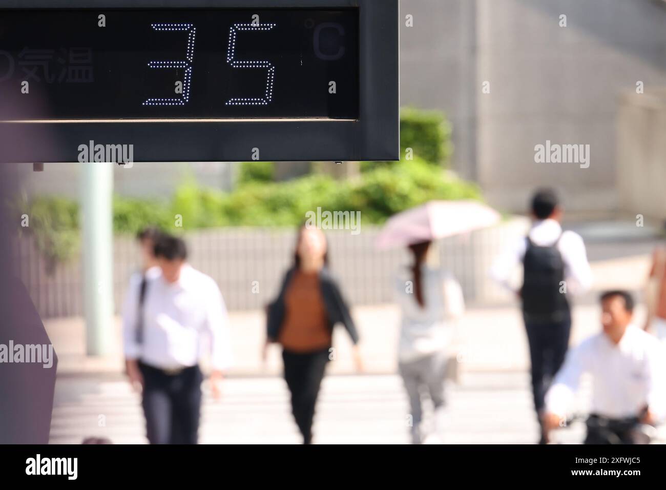 Tokyo, Japan. 5th July, 2024. A thermometer on the street displays a ...