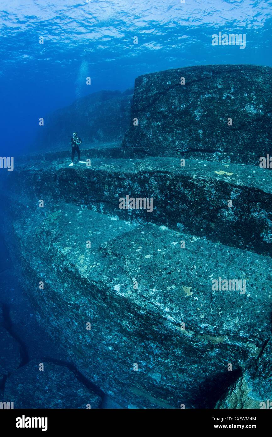 Yonaguni monument hi-res stock photography and images - Alamy