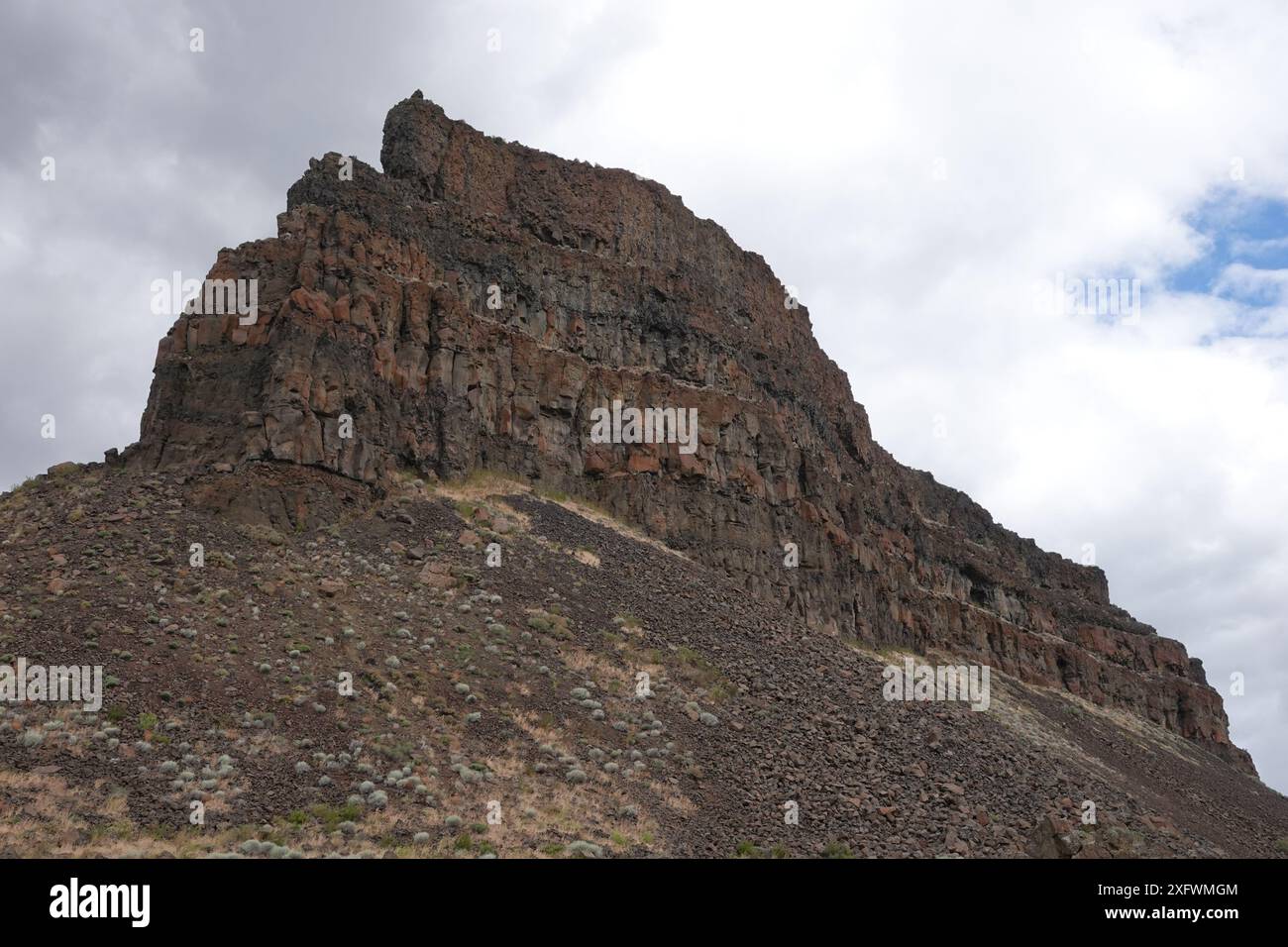 Massive red rock cliffs hi-res stock photography and images - Alamy