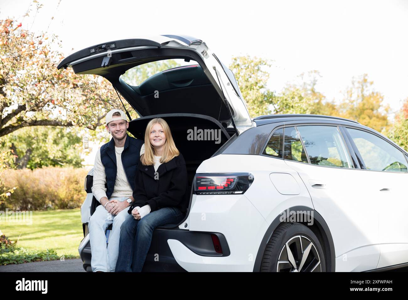 Electric bond hi-res stock photography and images - Alamy