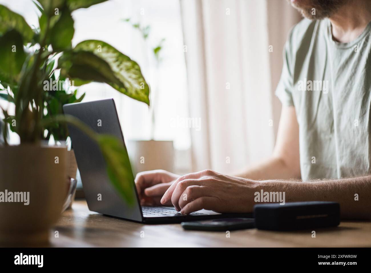 Male tech entrepreneur hand hi-res stock photography and images - Alamy