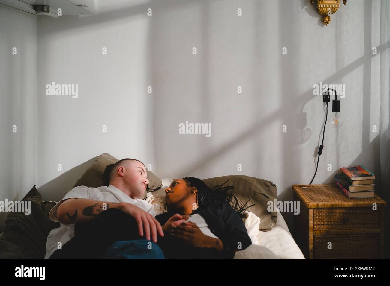 Boyfriend and girlfriend in bed hi-res stock photography and images - Alamy