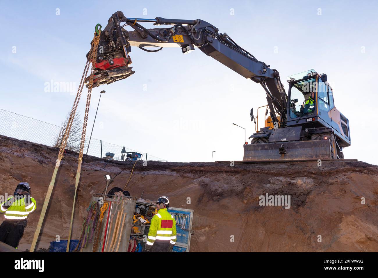 Construction worker using light hi-res stock photography and images - Alamy