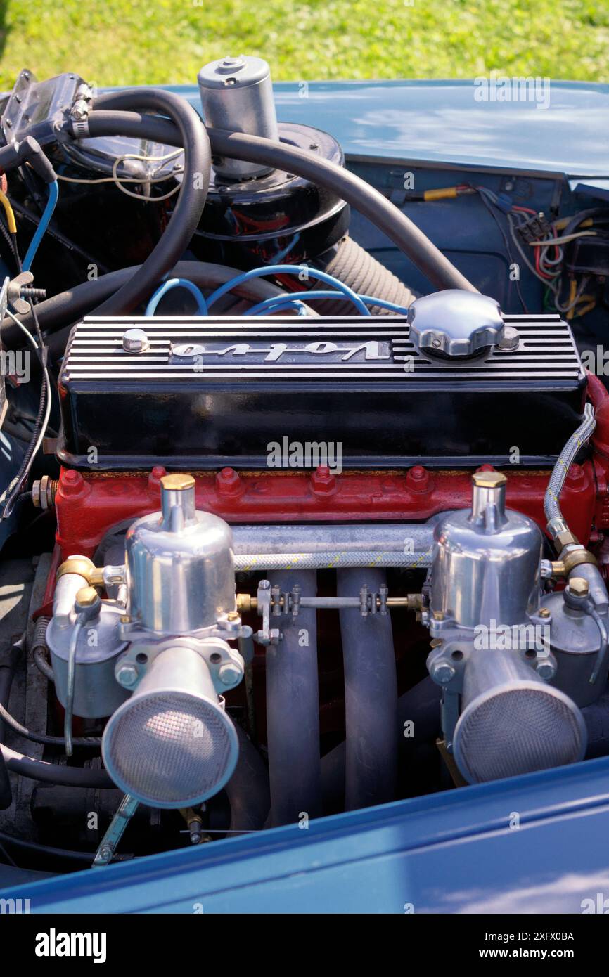 Old volvo car hi-res stock photography and images - Alamy