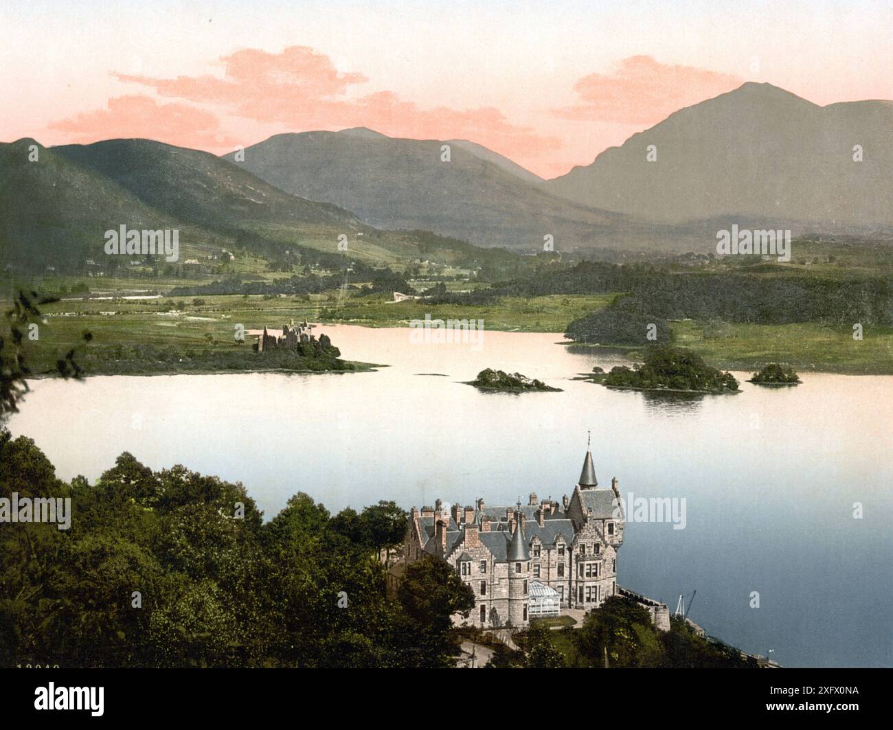 Loch Awe, ein Süßwassersee in Schottland / Hotel and Ben Lui, Loch Awe ...