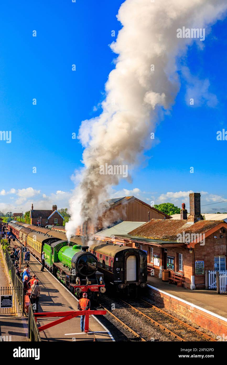 Preserved ex-LNER steam loco 61306 'Mayflower' blowing off at Bishops ...