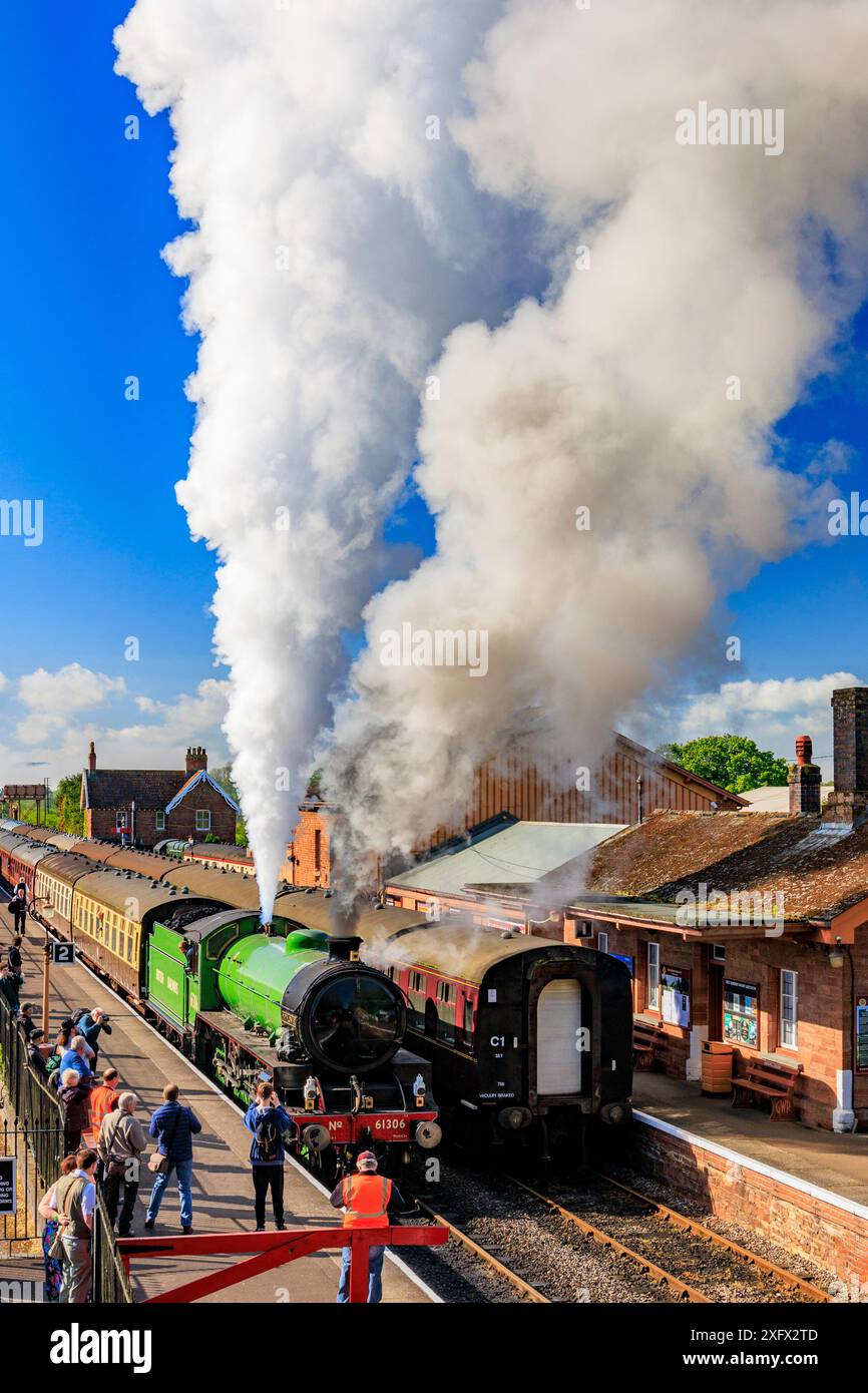 Preserved ex-LNER steam loco 61306 'Mayflower' blowing off at Bishops ...