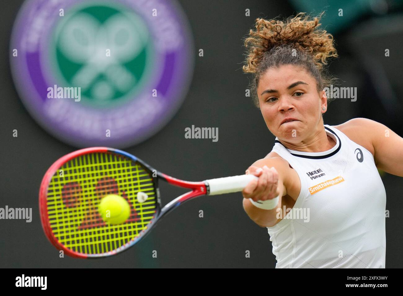 Jasmine Paolini of Italy plays a forehand return to Bianca Andreescu of ...