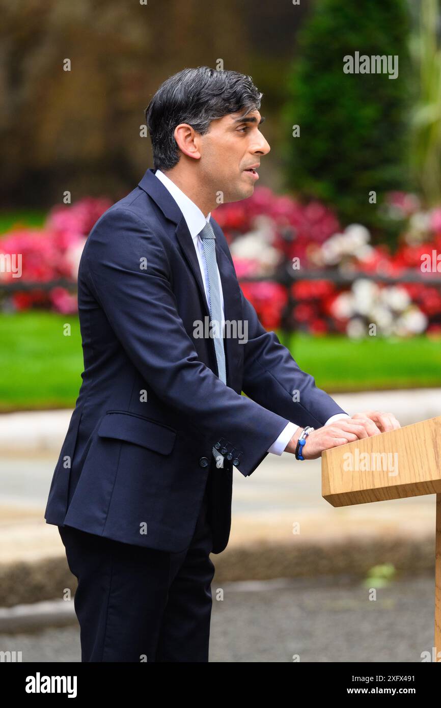 London, UK. 5 July 2024. Ex-prime minister Rishi Sinak leaves No 10 ...