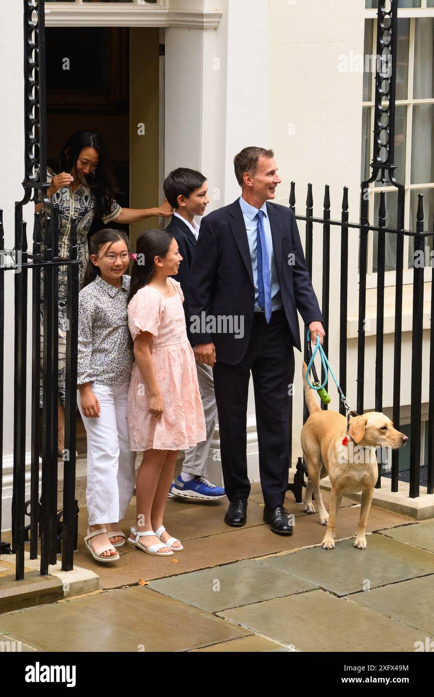 London, UK. 5 July 2024. Ex-Chancellor Jeremy Hunt and his family leave ...