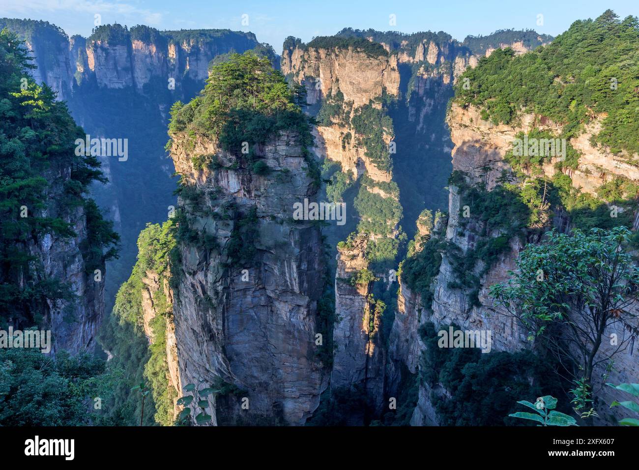 Hallelujah Mountains (Floating Mountains), Zhangjiajie National Forest ...