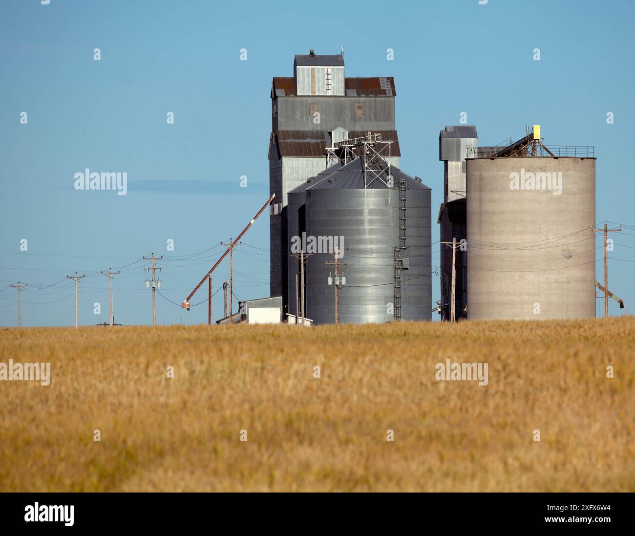 Silo road grass hi-res stock photography and images - Alamy