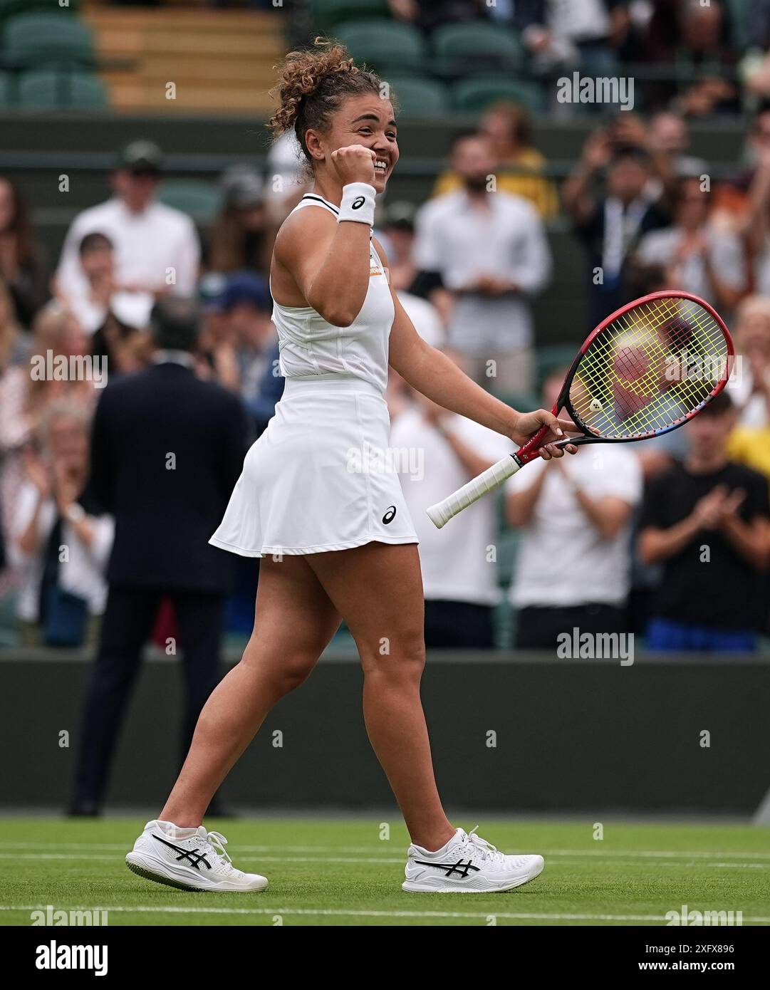 Jasmine Paolini celebrates victory folling her match against Bianca ...