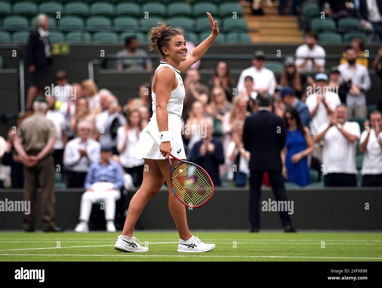Jasmine Paolini celebrates victory folling her match against Bianca ...