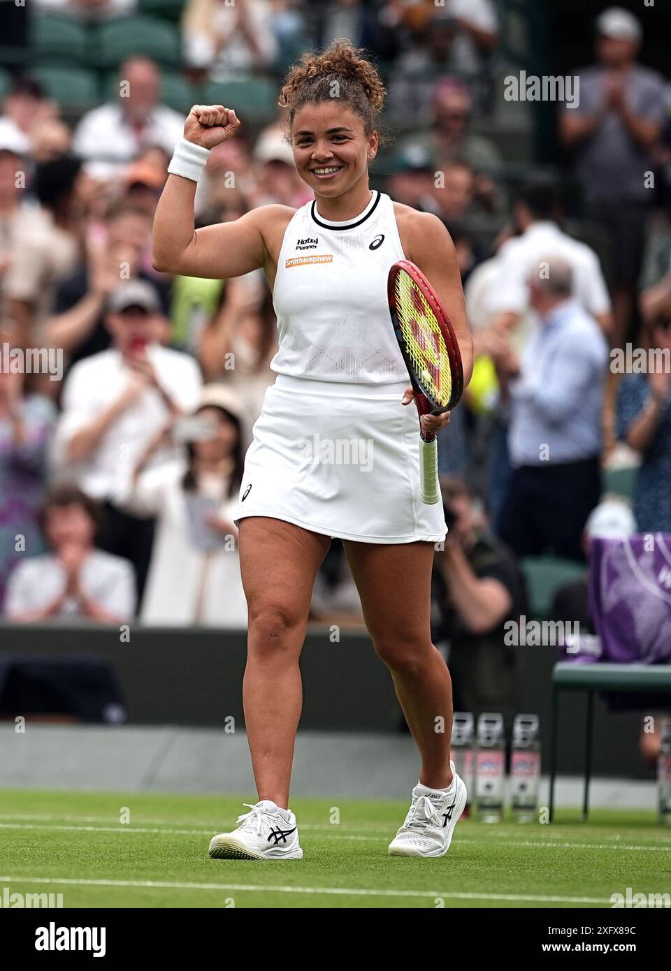 Jasmine Paolini celebrates victory folling her match against Bianca ...