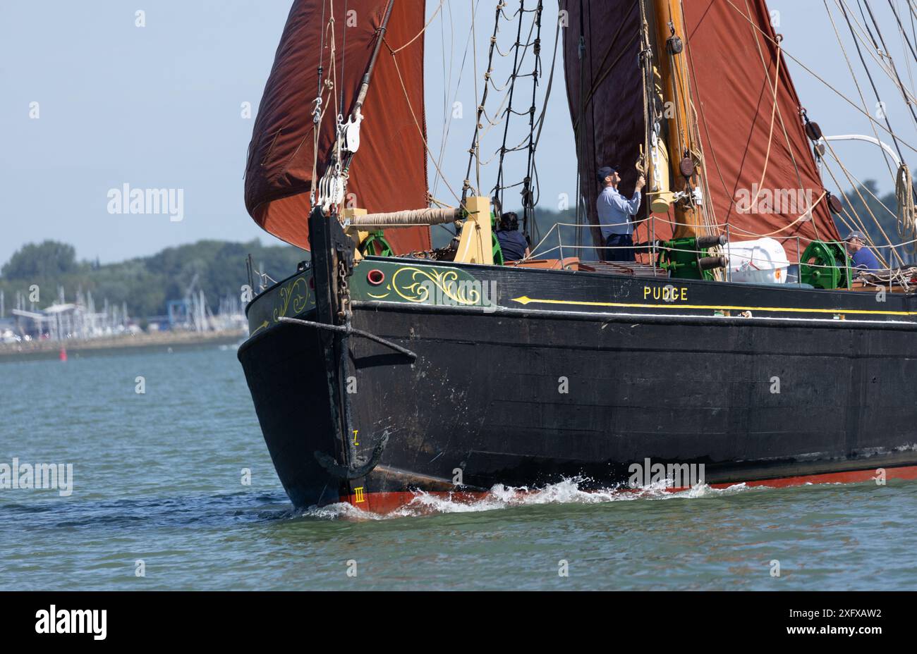 Bow view of Pudge Thames Sailing Barge sailing on the River Orwell ...