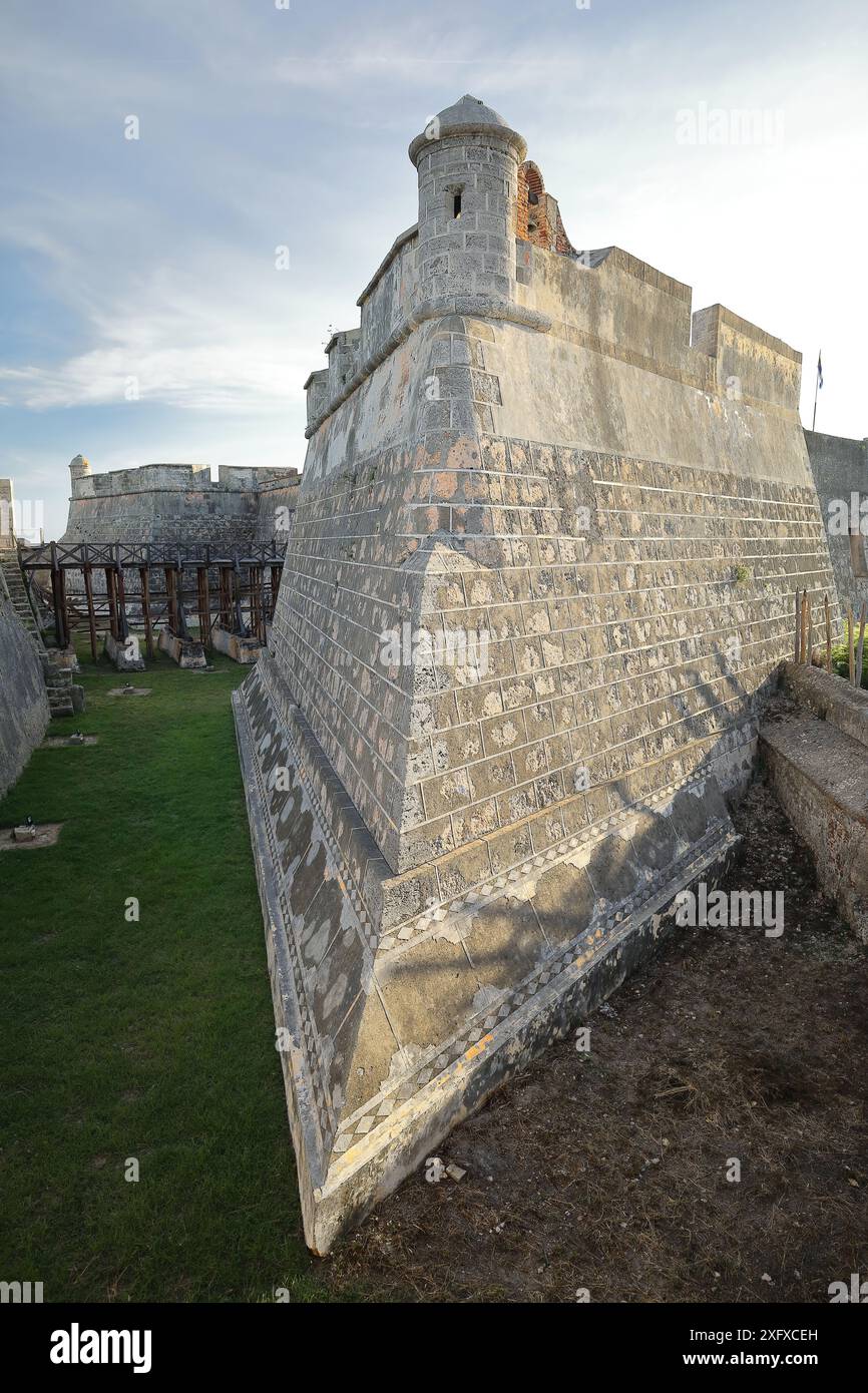466-Rampart, moat and bridge, north bulwark NE corner, Holy Trinity ...