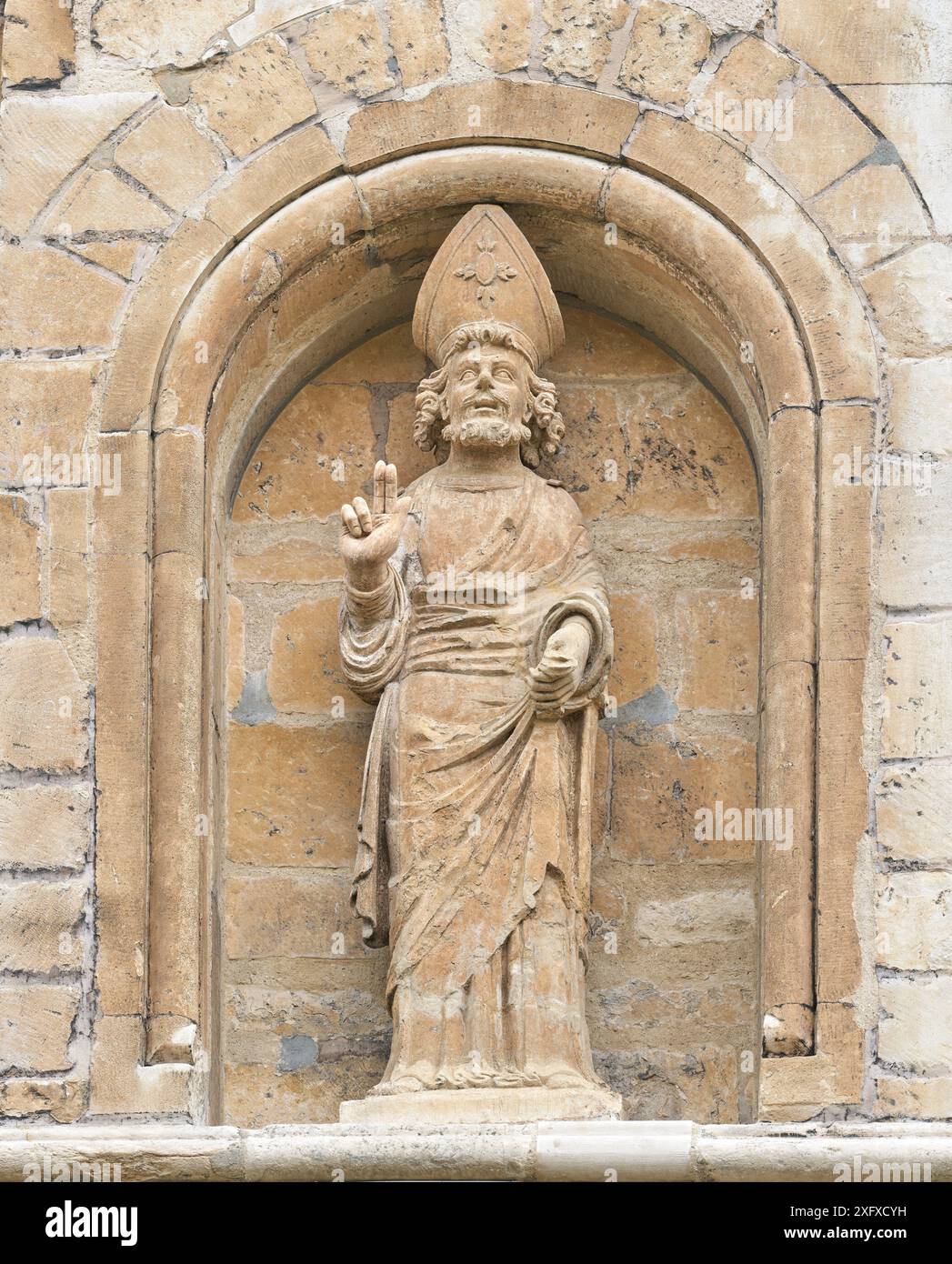 Bishop lincoln mitre hi-res stock photography and images - Alamy