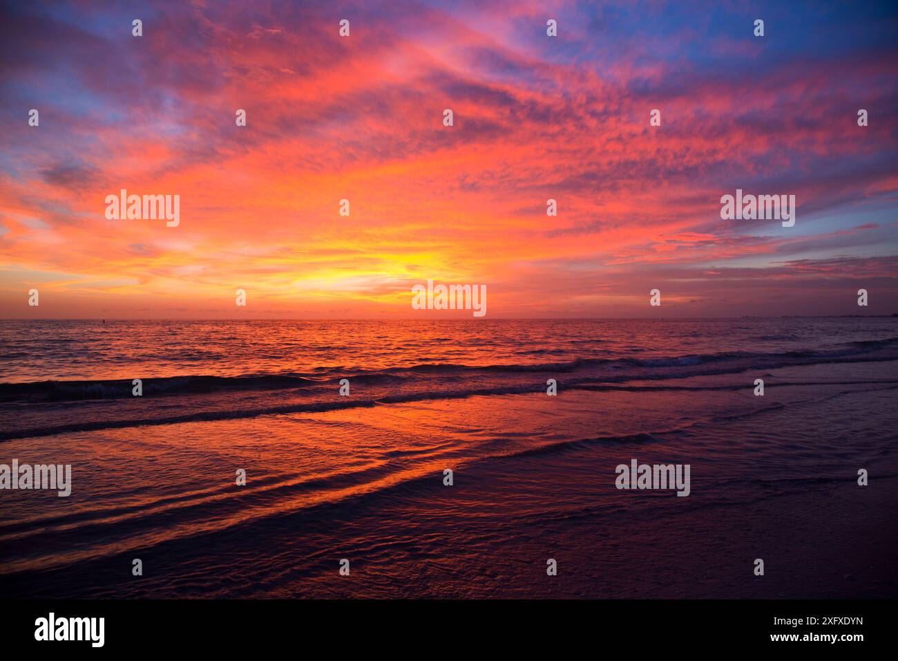 Sunset over Gulf of Mexico and islets, Fort DeSoto County Park, Tierra ...