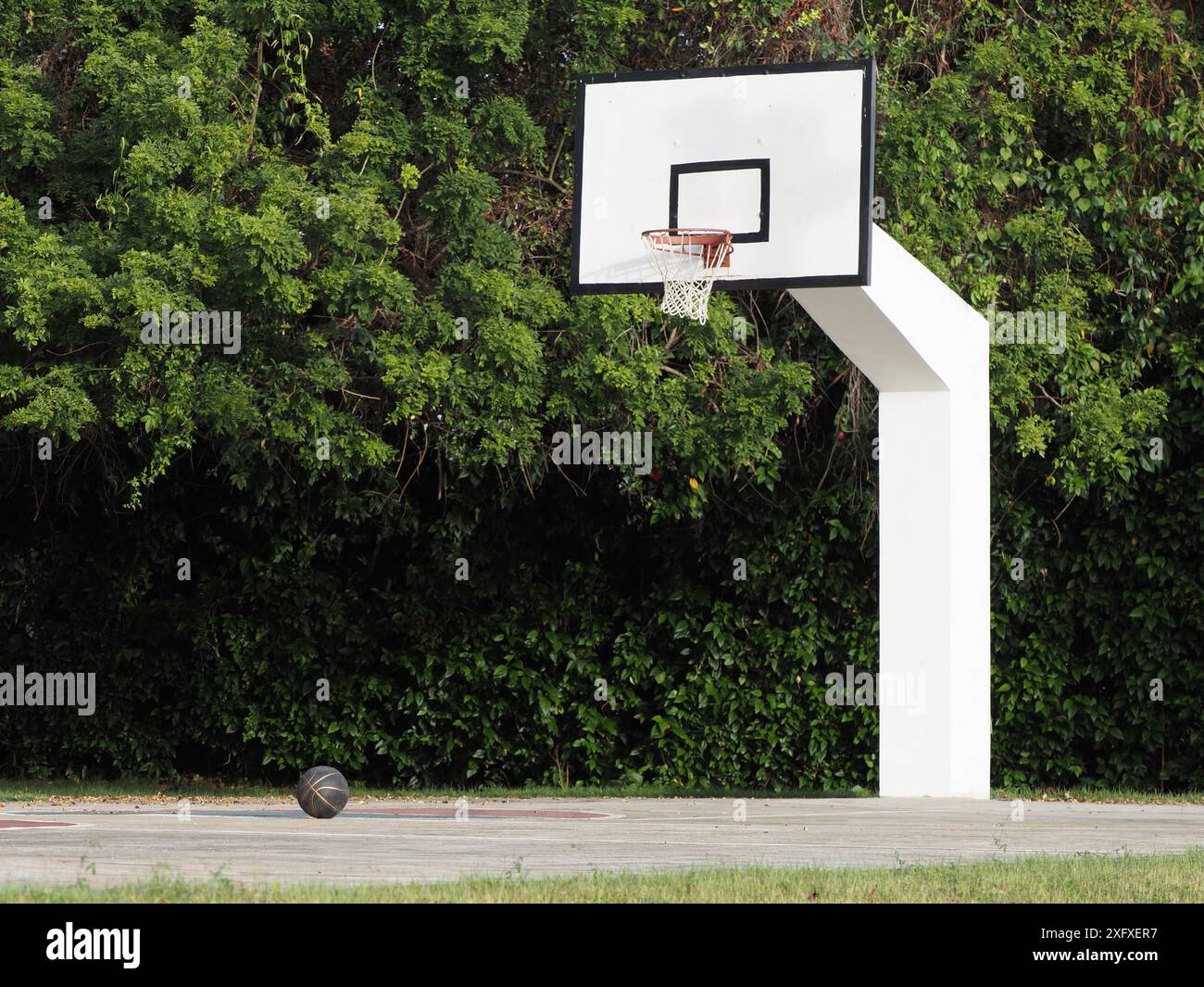 Empty outdoor basketball court basketball hi-res stock photography and ...