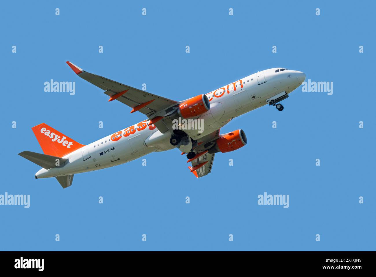 EasyJet Airbus A320-214 WL, commercial passenger twin-engine jet ...