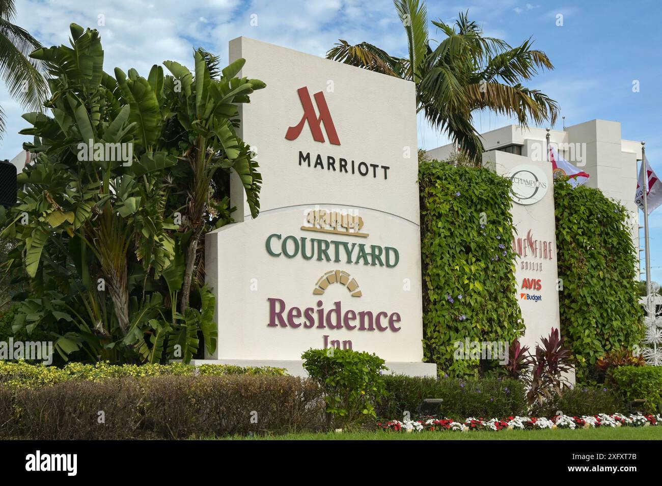 Courtyard marriott logo hi-res stock photography and images - Alamy