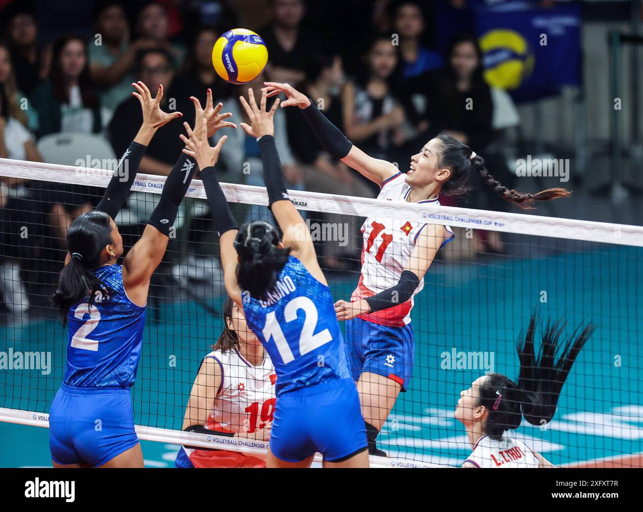 Manila, Philippines. 5th July, 2024. Thi Kieu Trinh Hoang (Top R) of ...