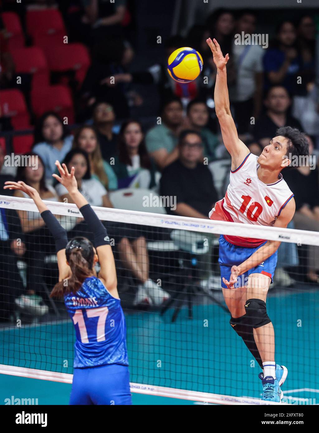 Manila, Philippines. 5th July, 2024. Thi Bich Tuyen Nguyen (R) of ...