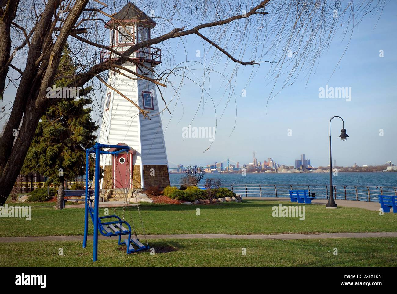 Light house along Detroit river waterway Stock Photo - Alamy