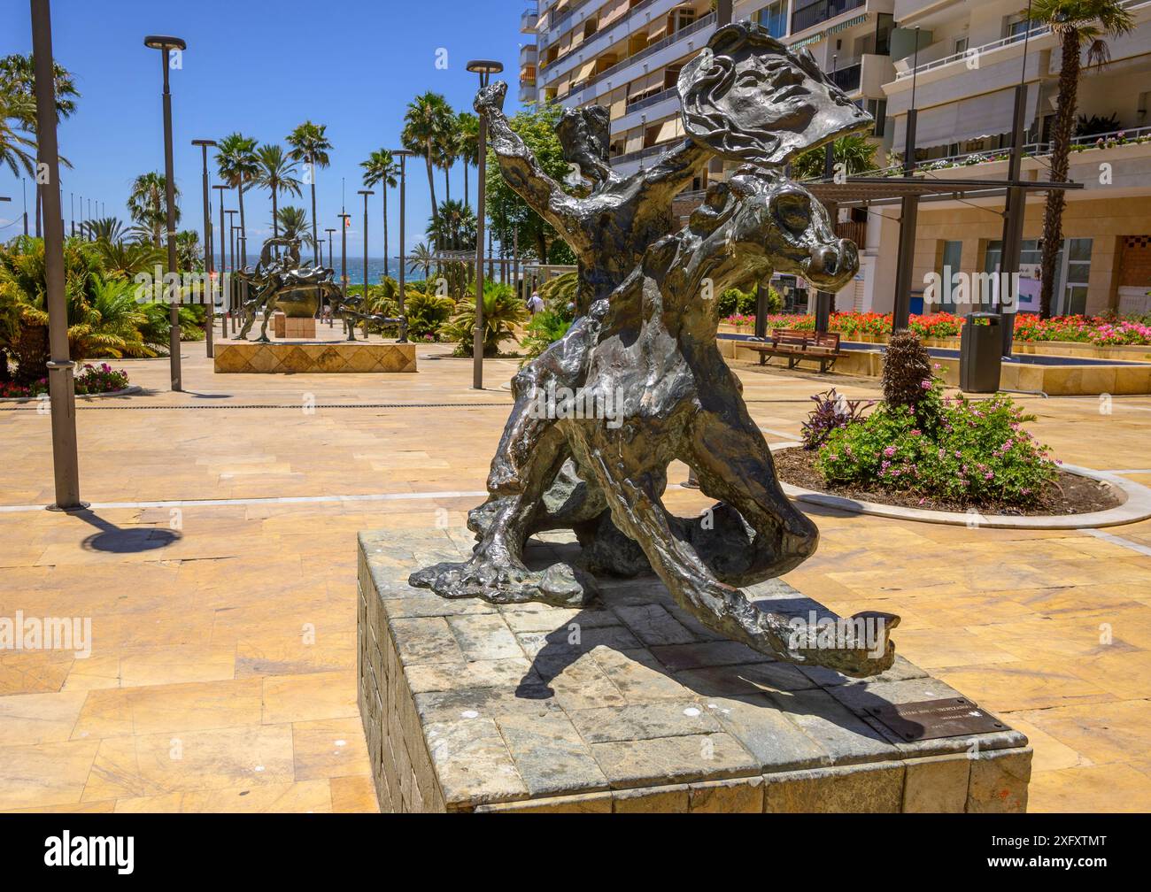 Salvador Dali sculpture, Esculturas de Dalí, Avenida del Mar, Marbella ...