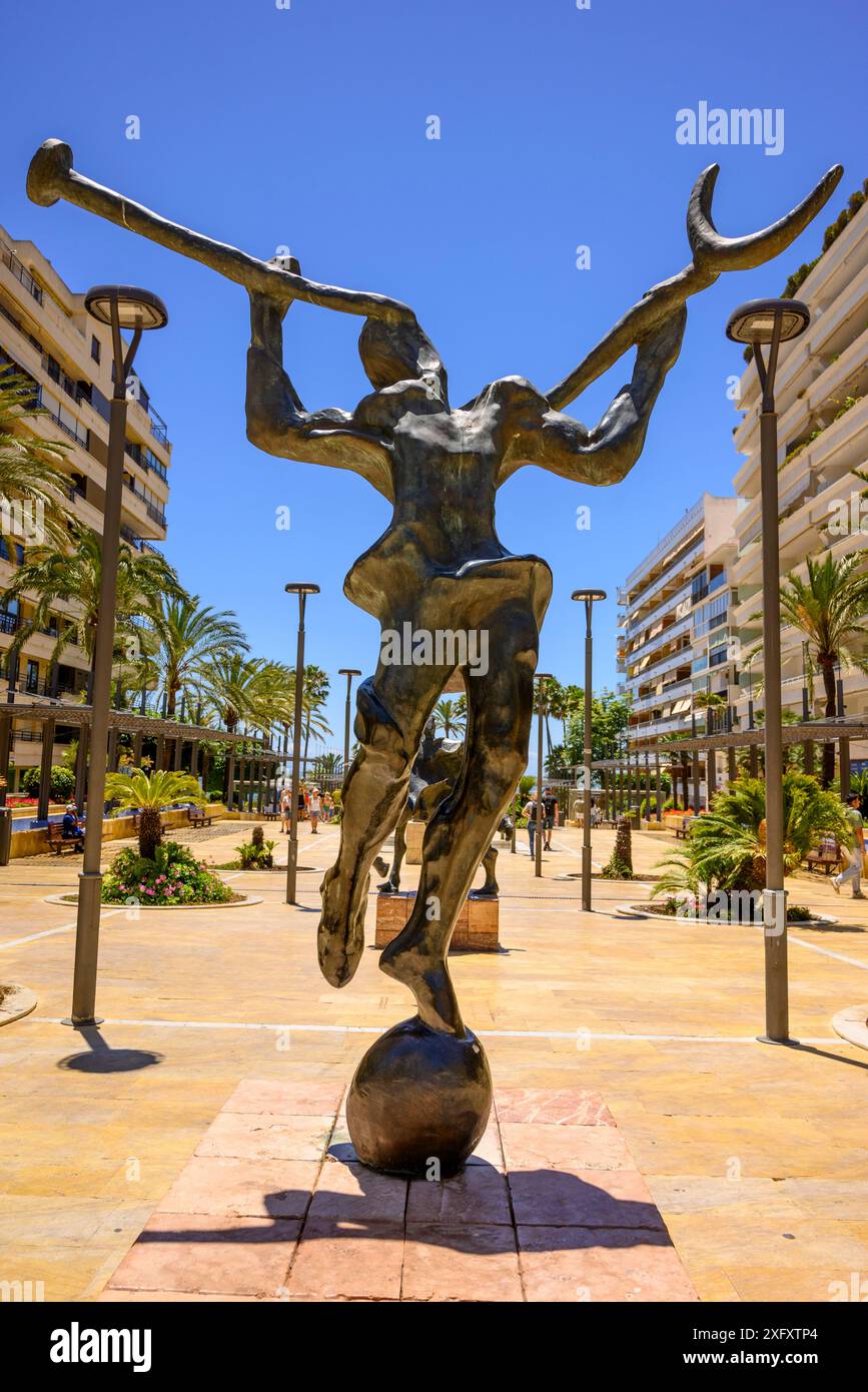 Salvador Dali sculpture, Esculturas de Dalí, Avenida del Mar, Marbella ...