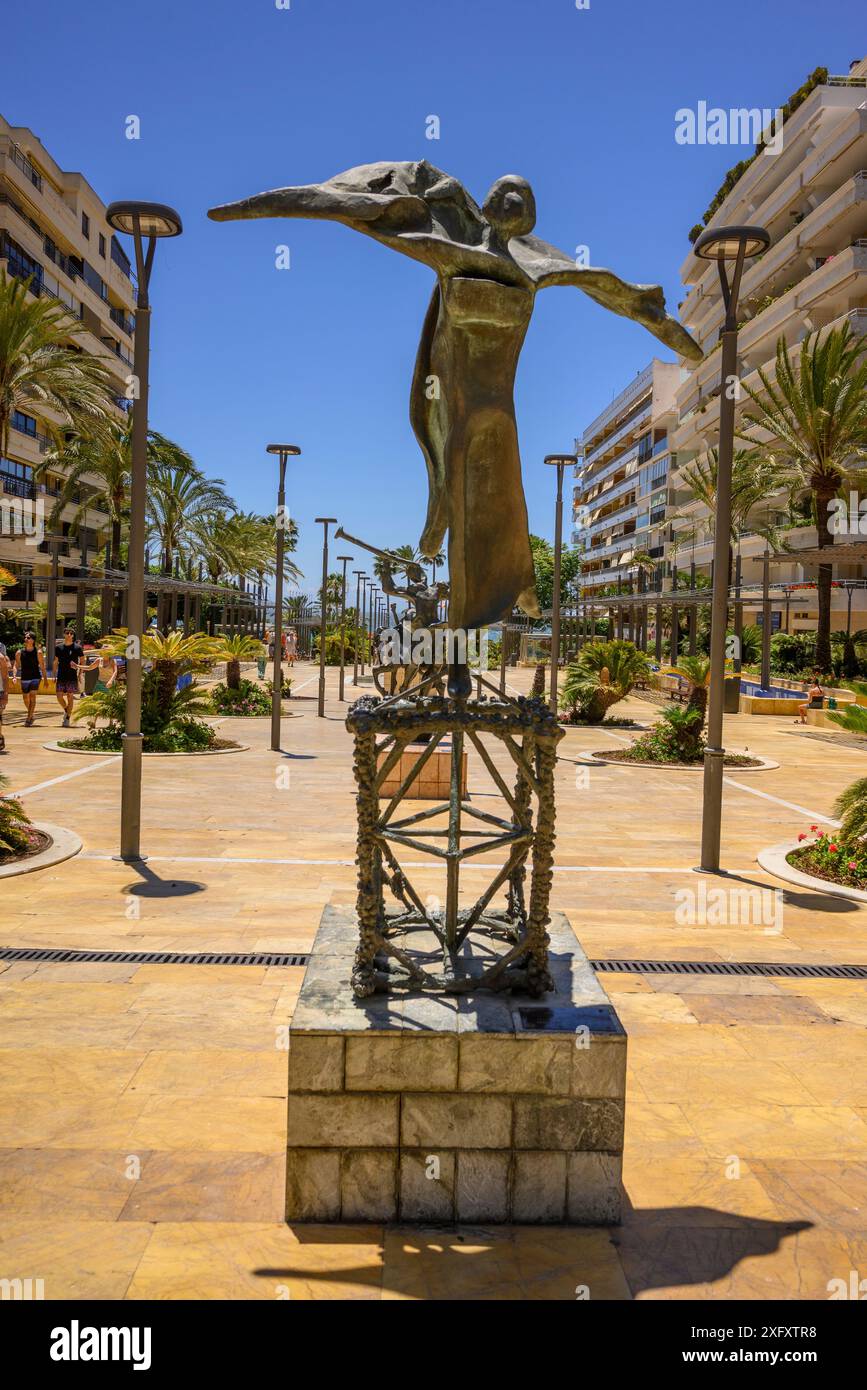 Salvador Dali sculpture, Esculturas de Dalí, Avenida del Mar, Marbella ...