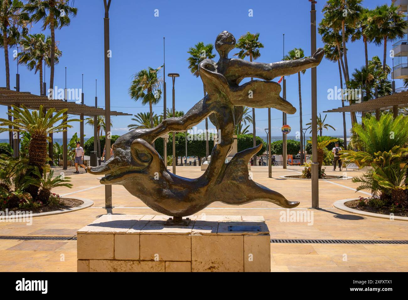 Salvador Dali sculpture, Esculturas de Dalí, Avenida del Mar, Marbella ...