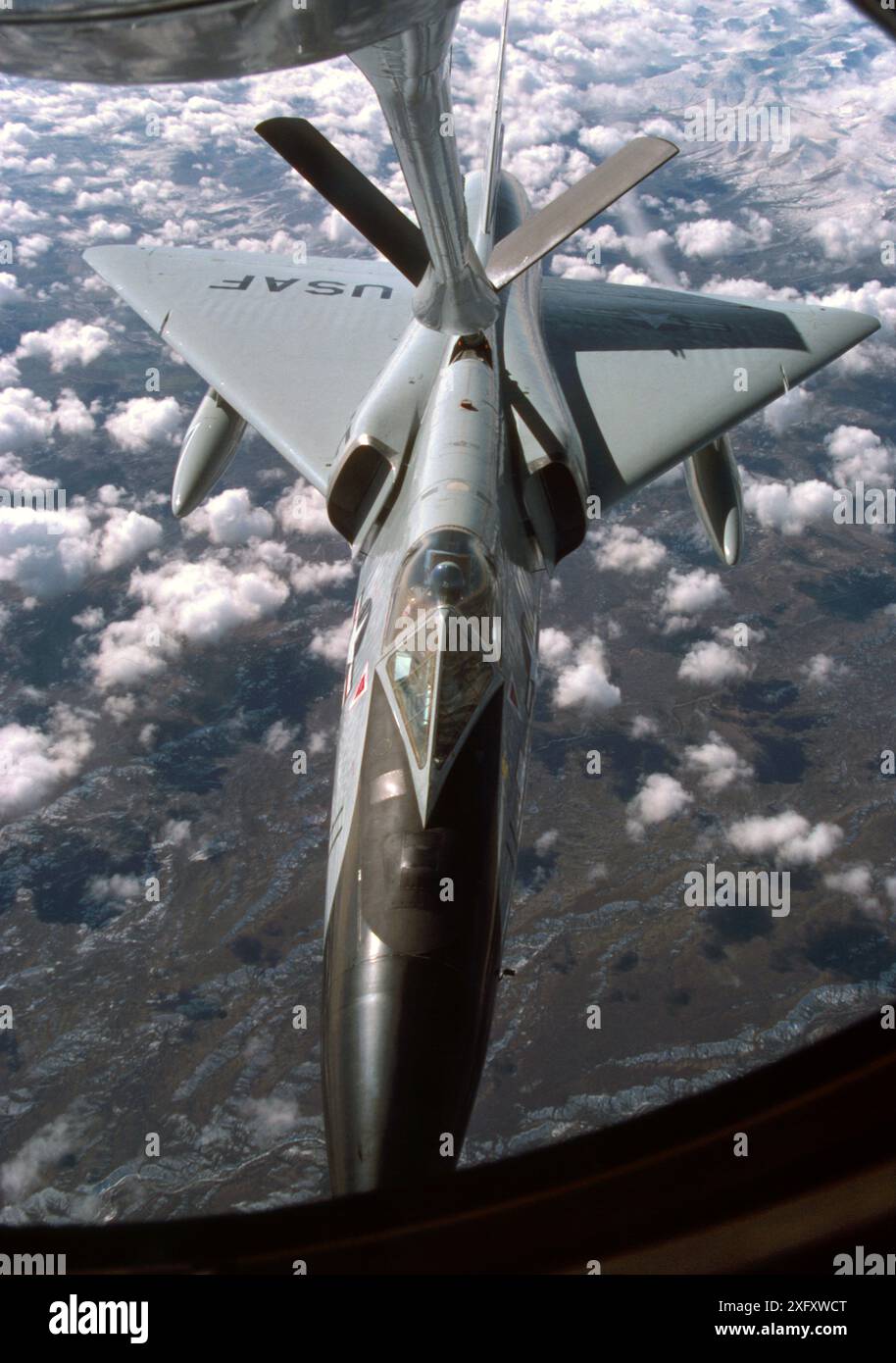 USAF Convair F-106A Delta Dart refueling by KC-135 Stock Photo - Alamy