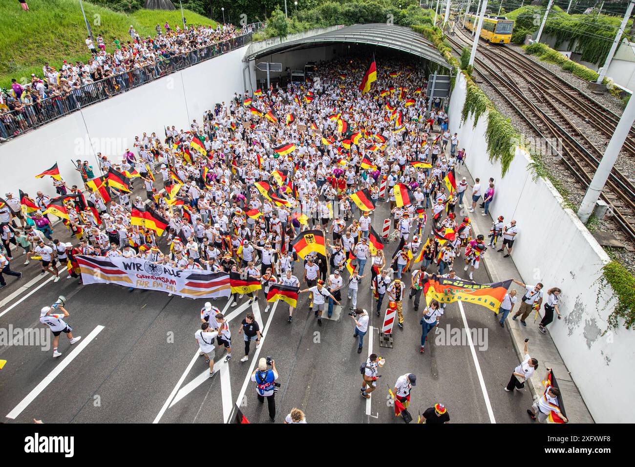 Deutscher Fanmarsch in Stuttgart zum Viertelfinale der UEFA Euro 2024 ...