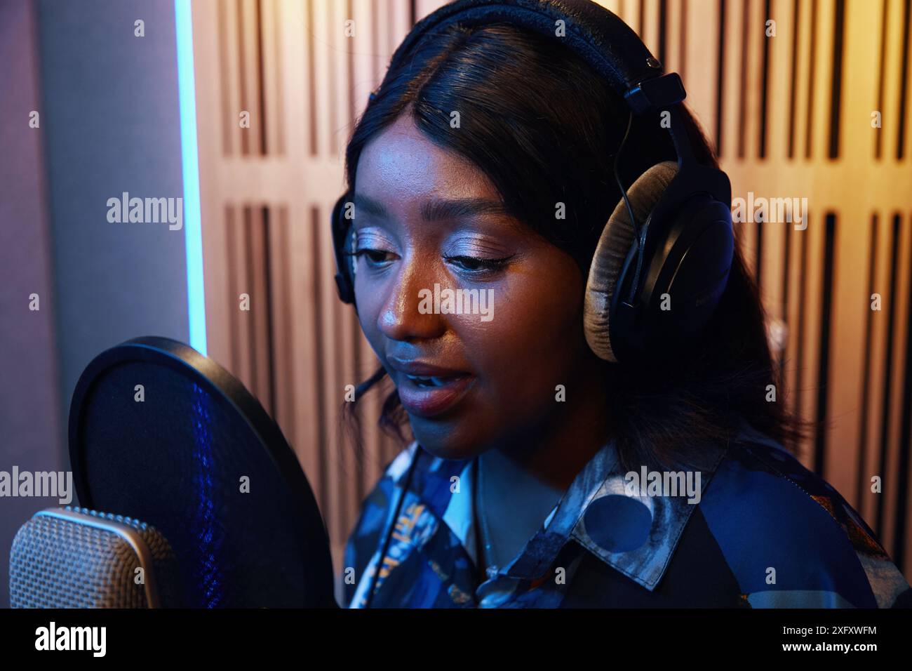 Vocal skills hi-res stock photography and images - Alamy