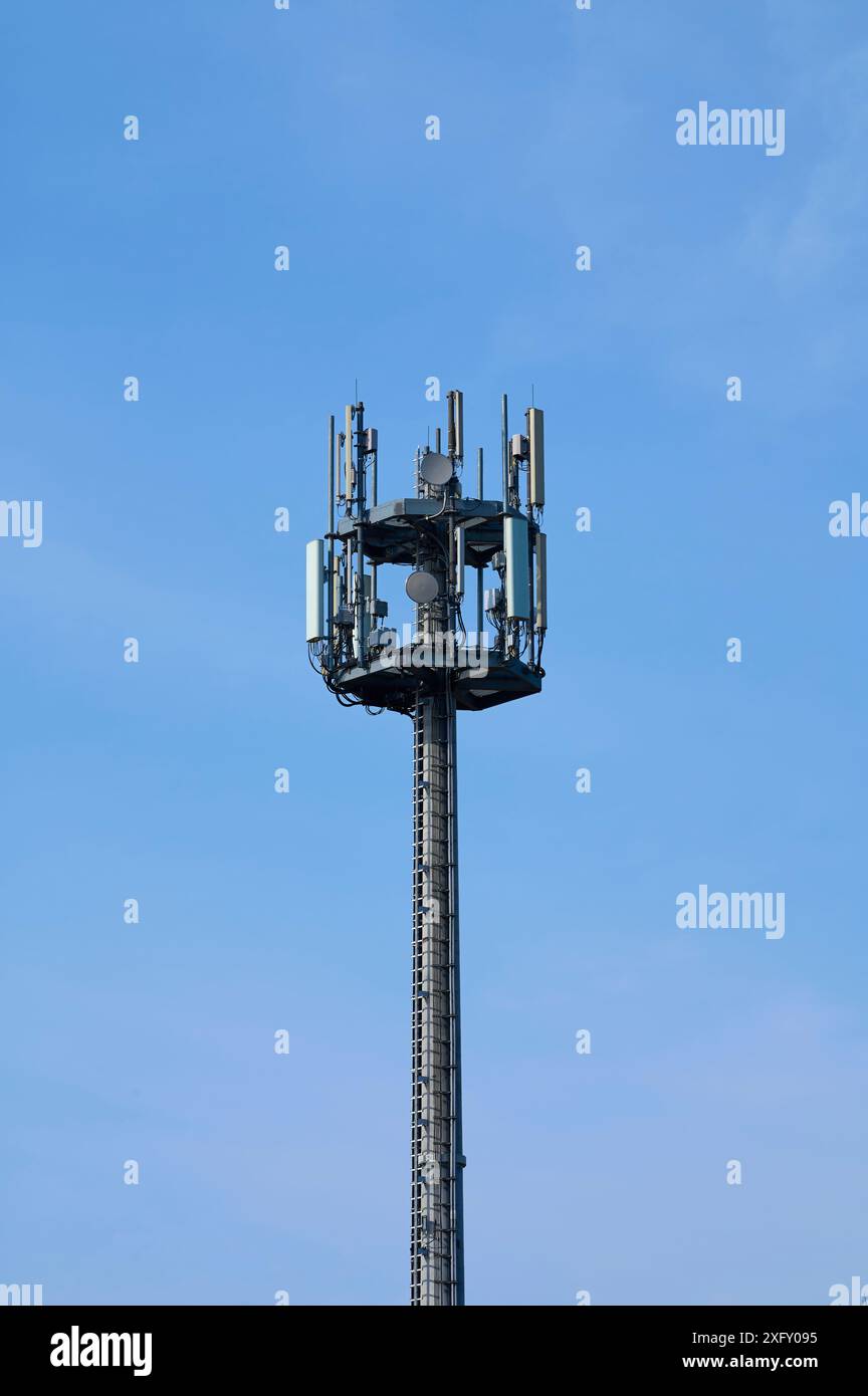 Transmission mast in front of sky hi-res stock photography and images ...