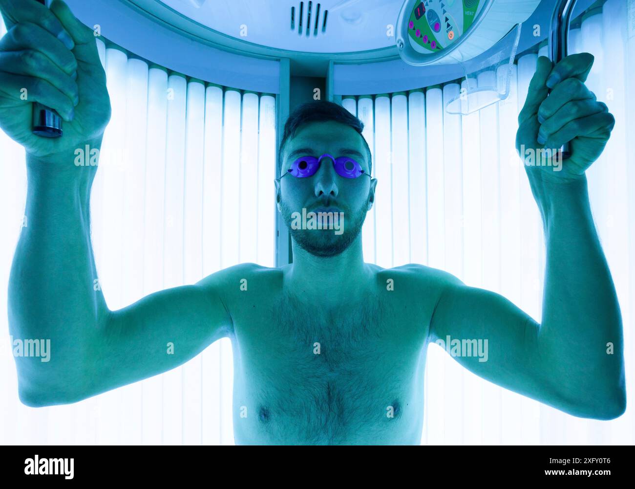 Man in shower full body hi-res stock photography and images - Alamy